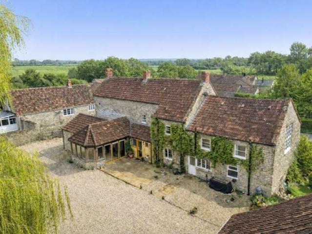 5 Bedroom Detached House