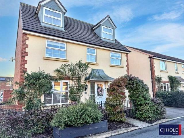 5 Bedroom Detached House