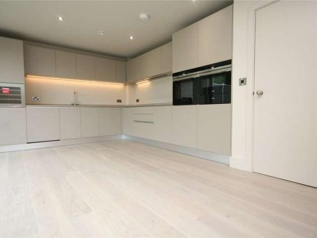 5 Bedroom Detached House