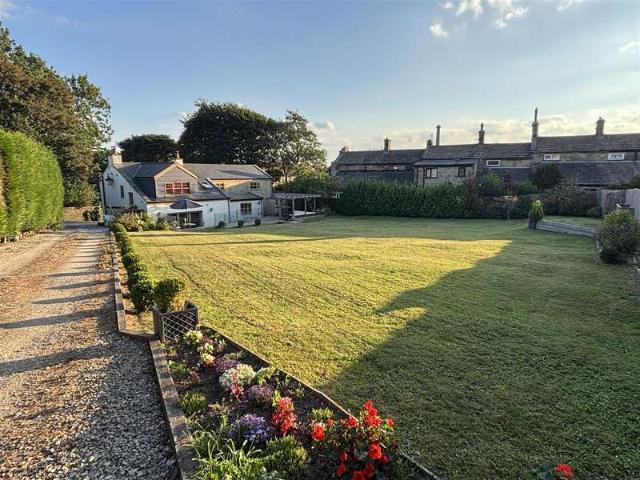 5 Bedroom Detached House