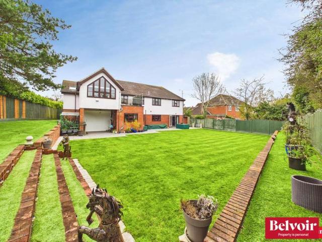 5 Bedroom Detached House