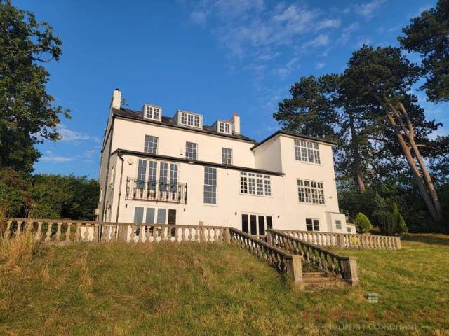 5 Bedroom Detached House