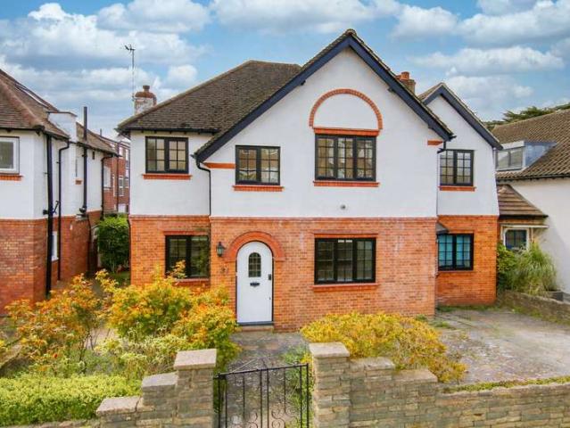 5 Bedroom Detached House
