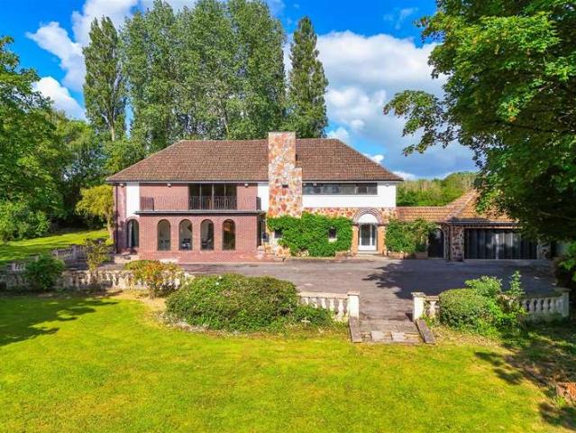 5 Bedroom Detached House