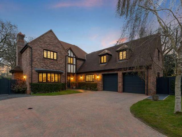 5 Bedroom Detached House