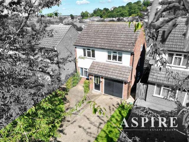 5 Bedroom Detached House