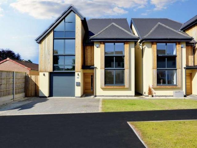 5 Bedroom Detached House