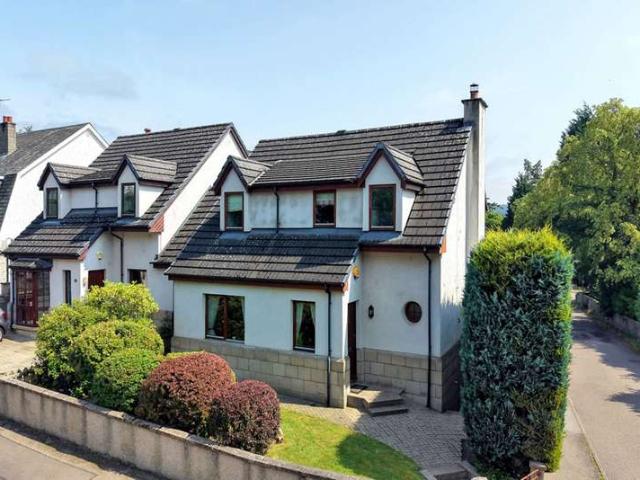 5 Bedroom Detached House