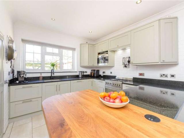 5 Bedroom Detached House