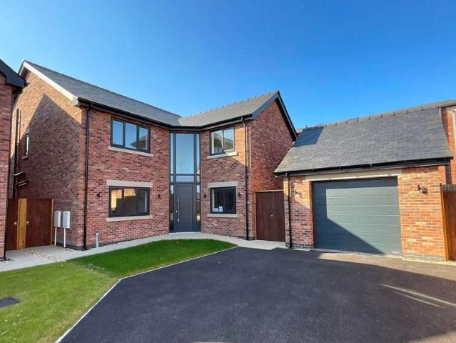 5 Bedroom Detached House