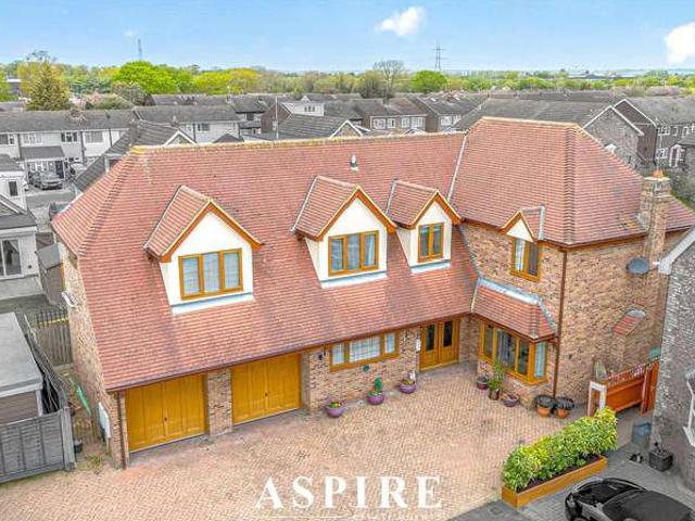 5 Bedroom Detached House