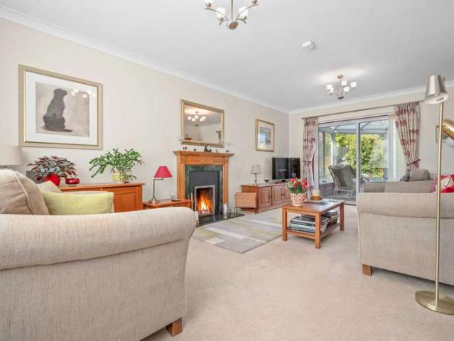 5 Bedroom Detached House