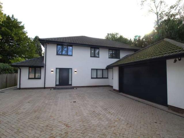 5 Bedroom Detached House