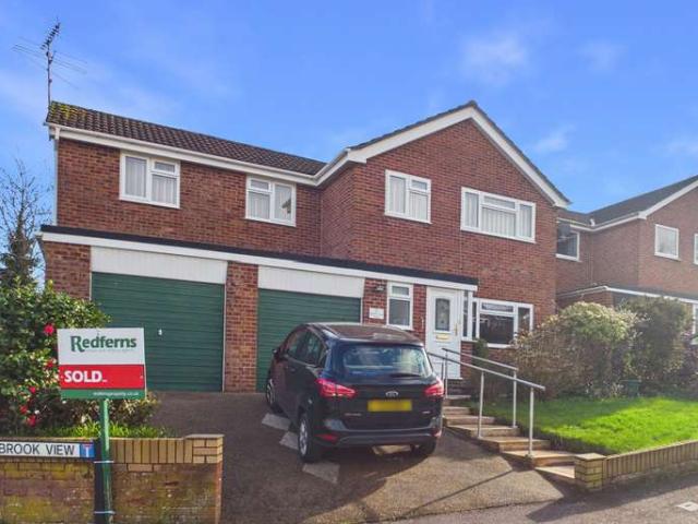 5 Bedroom Detached House