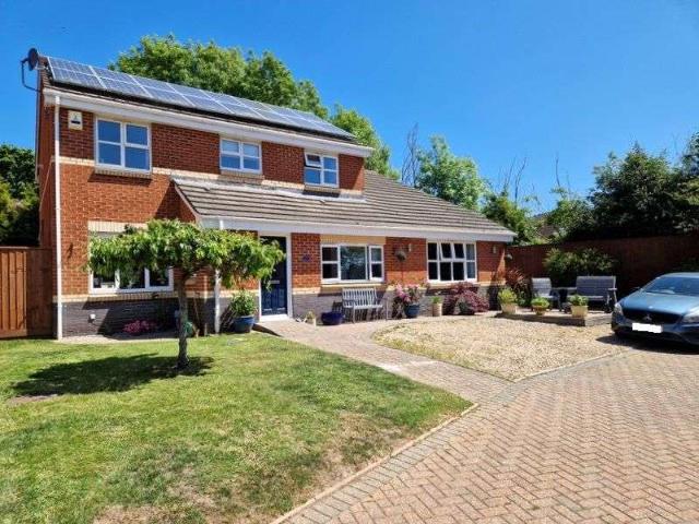 5 Bedroom Detached House