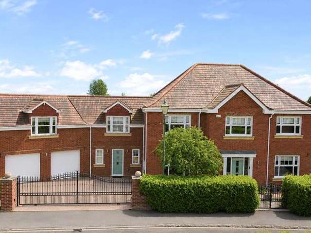 5 Bedroom Detached House