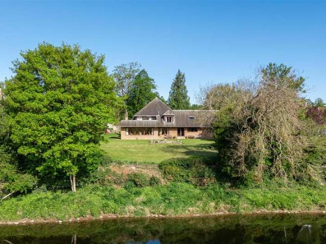 5 Bedroom Detached House