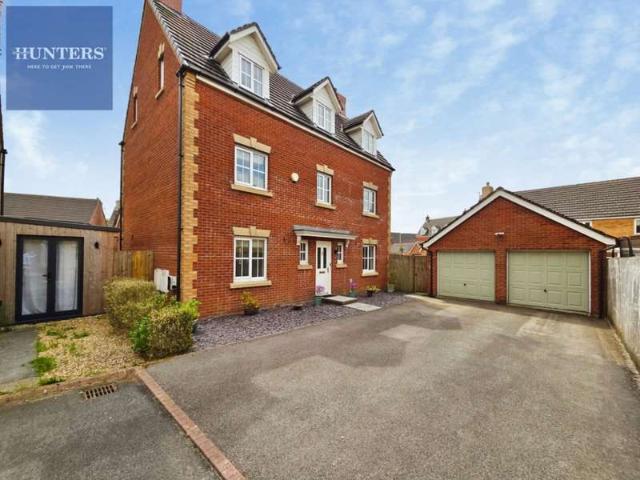 5 Bedroom Detached House