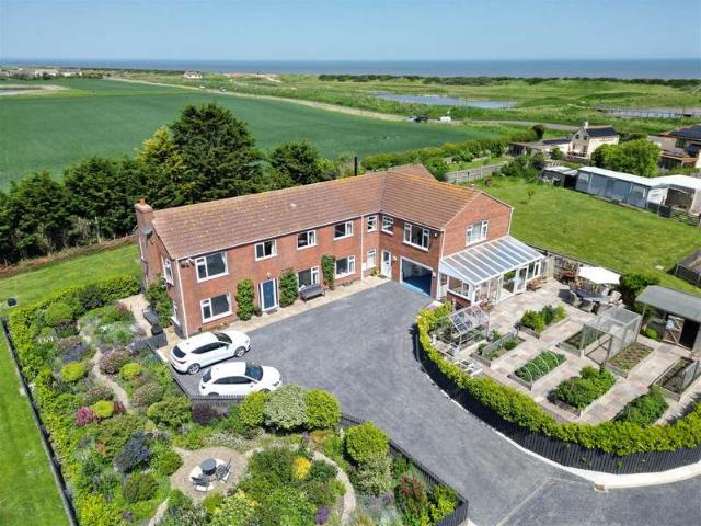5 Bedroom Detached House