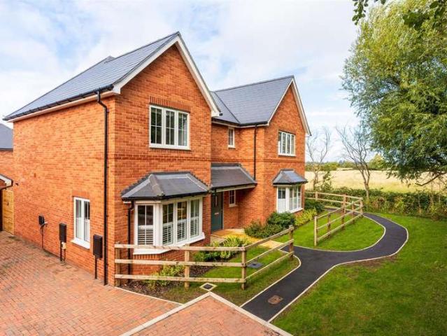 5 Bedroom Detached House