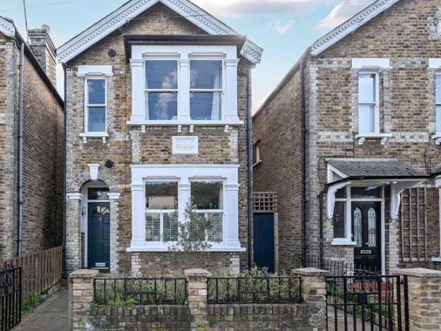 5 Bedroom Detached House