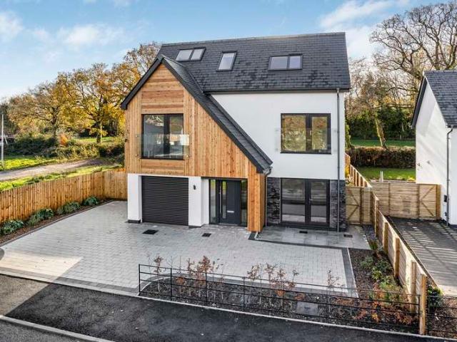 5 Bedroom Detached House