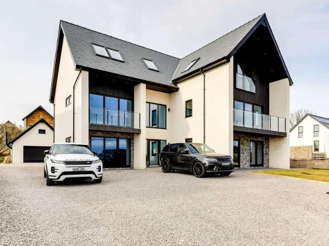 5 Bedroom Detached House