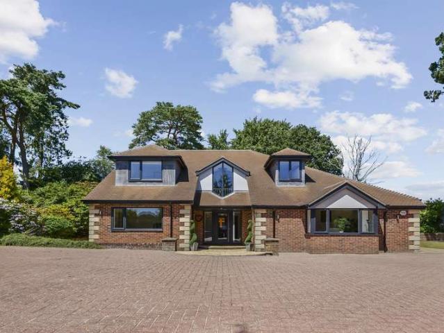 5 Bedroom Detached House