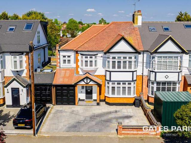5 Bedroom Detached House