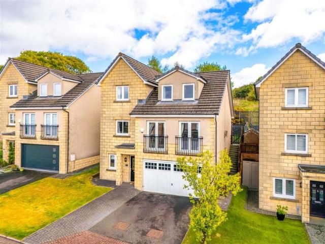 5 Bedroom Detached House