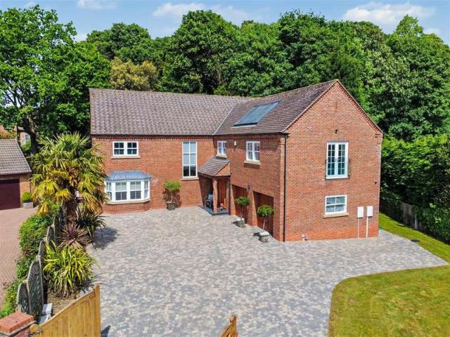 5 Bedroom Detached House