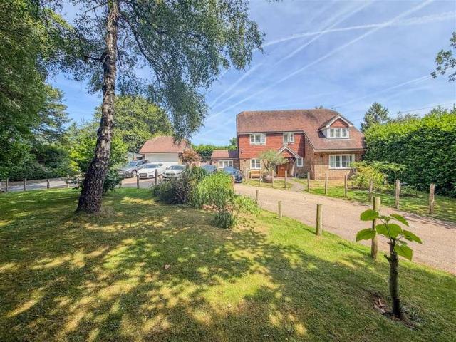 5 Bedroom Detached House