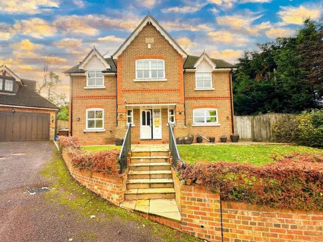 5 Bedroom Detached House