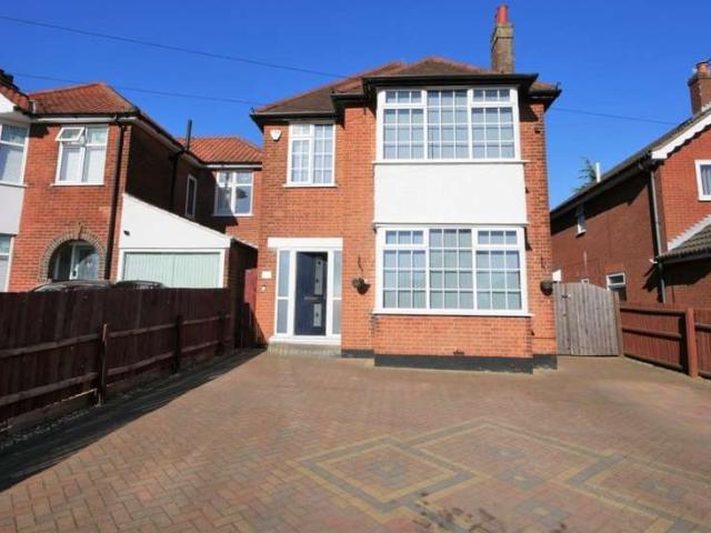 5 Bedroom Detached House