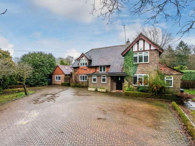 5 Bedroom Detached House