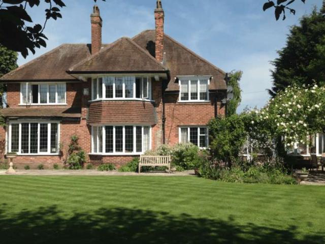 5 Bedroom Detached House