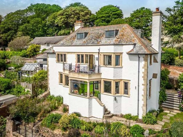 5 Bedroom Detached House