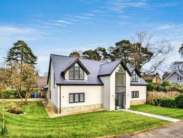 5 Bedroom Detached House