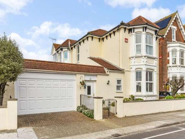 5 Bedroom Detached House