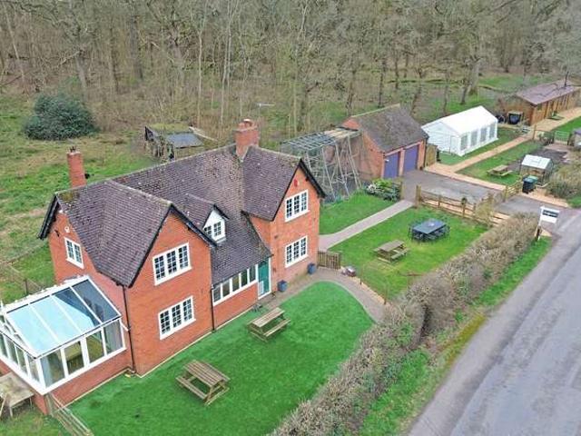 5 Bedroom Detached House