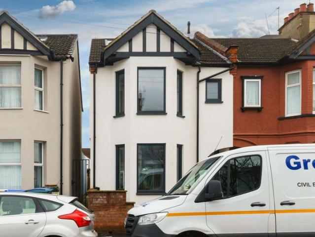 5 Bedroom Detached House