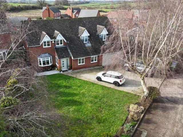 5 Bedroom Detached House