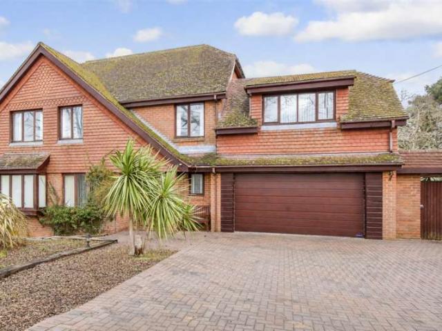 5 Bedroom Detached House