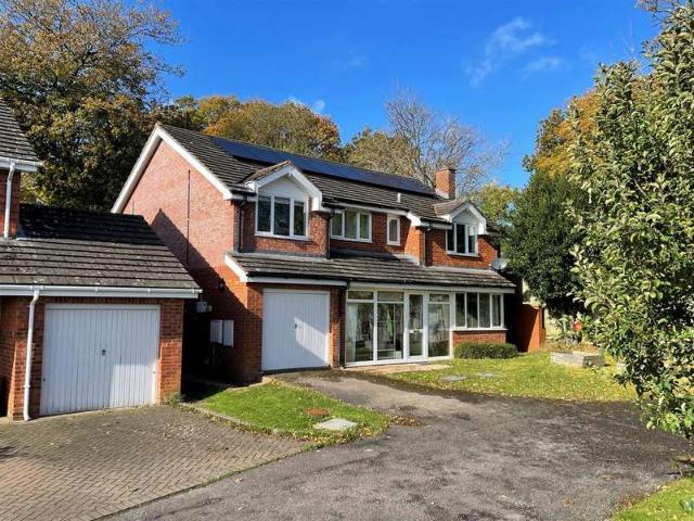 5 Bedroom Detached House