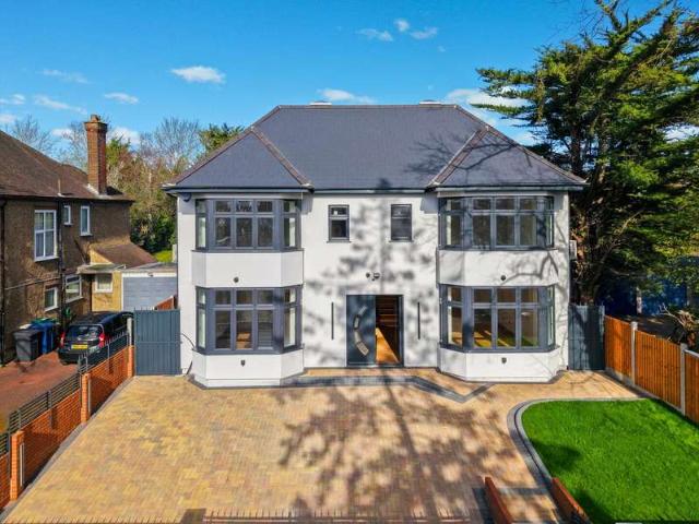 5 Bedroom Detached House