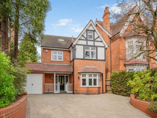 5 Bedroom Detached House