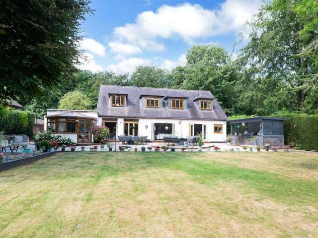 5 Bedroom Detached House