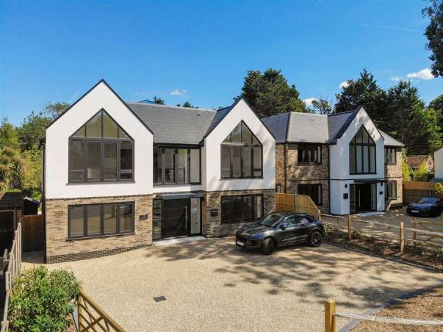 5 Bedroom Detached House