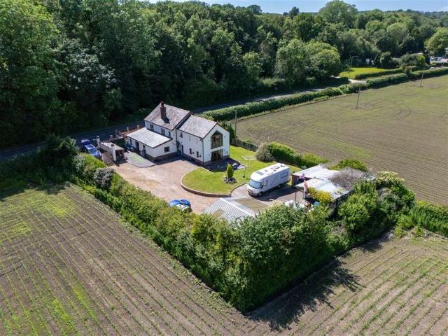 5 Bedroom Detached House