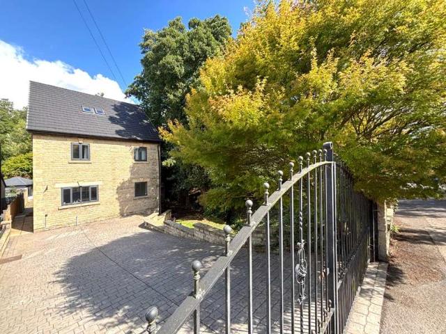 5 Bedroom Detached House